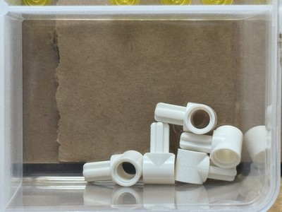 LEGO Parts - White Technic, Axle Pin Connector Hub 1L Axle - No 22961 ...