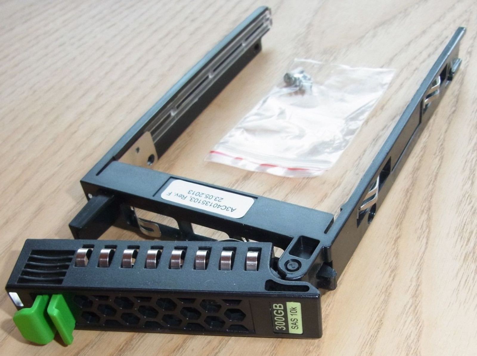 HDD Caddy Rahmen 2.5 A3C40135103 Fujitsu Primergy TX200 TX300 RX200 ...