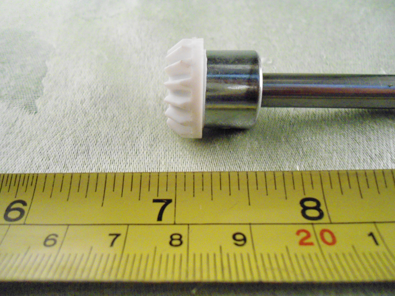 New Vertical Gear with Shaft # 445491 fits SINGER 242 247 248 252 257 ...