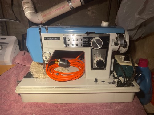 Selling a Dressmaker Model S-3000 vintage sewing machine with foot ...