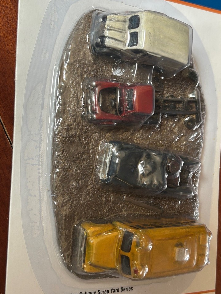 JUNK TRUCK ROW SCRAP PILE RESING CASTING / 4 pack HO Scale KIT 933-3639 ...
