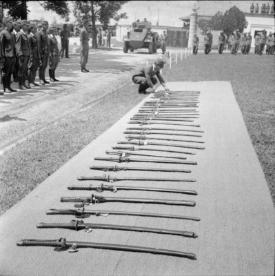 WW2 WWII Photo Japanese Officers Surrender Swords Malaya World War Two ...
