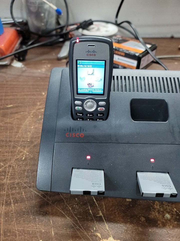 Cisco CP-7926G Unified Wireless IP Phone Multi Charger and 7 Batteries ...