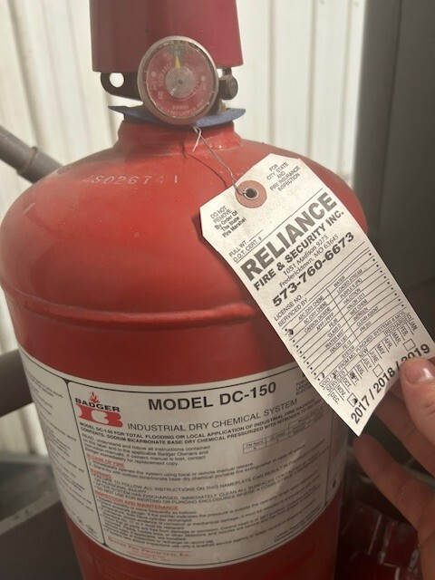 Kidde 75# CO2 Tanks and Badger DC-150 Dry Chemical Cylinder Suppression ...