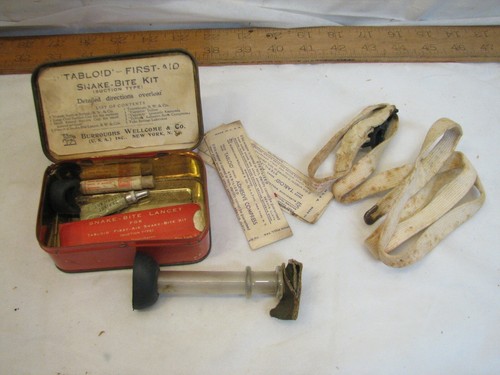 Vintage Tabloid First Aid Snake Bite Kit Tin Burroughs Wellcome Medical ...