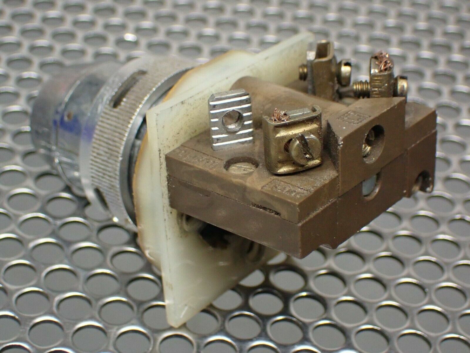 Square D CL9001 KA-1 Ser B Locking Switch With One Contact Block 120 ...