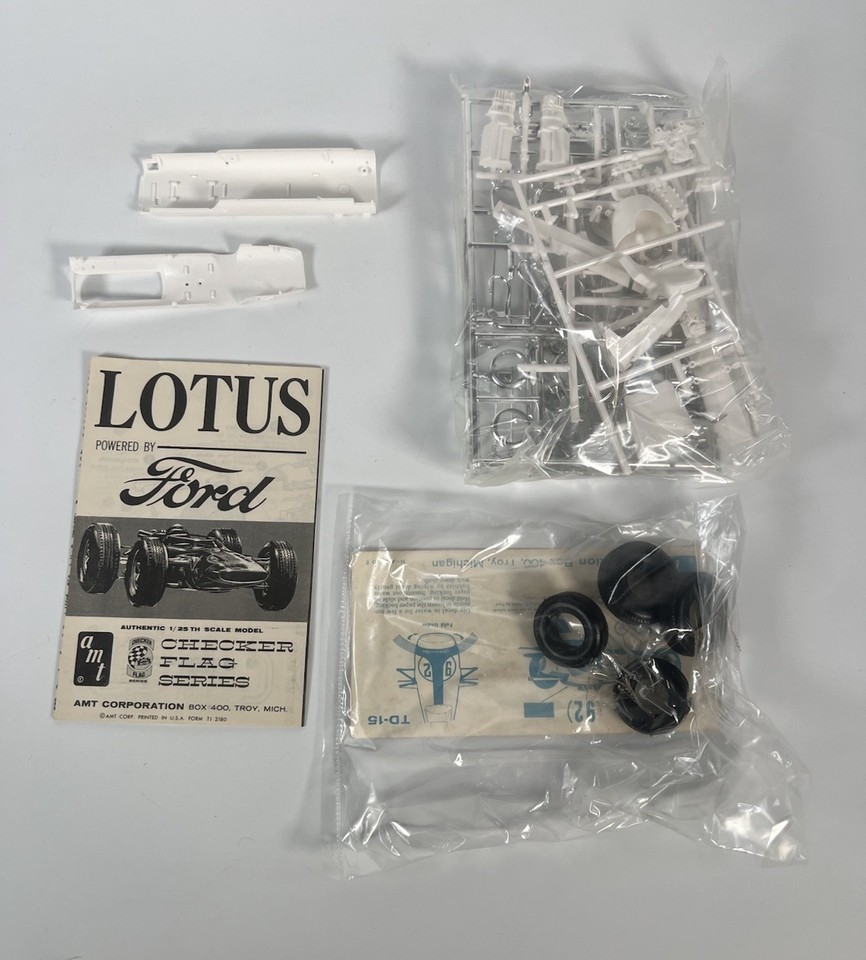 AMT Lotus Powered By Ford Checker Flag Series 1/25 Scale Model Kit 2180 ...