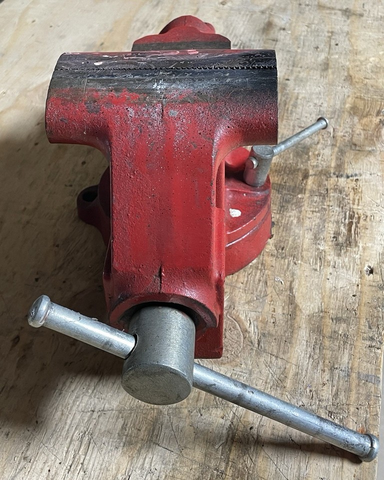 VTG Columbian D45 M4 Bench Vise, Swivel Base, 5" Jaws, Anvil, Red, USA ...