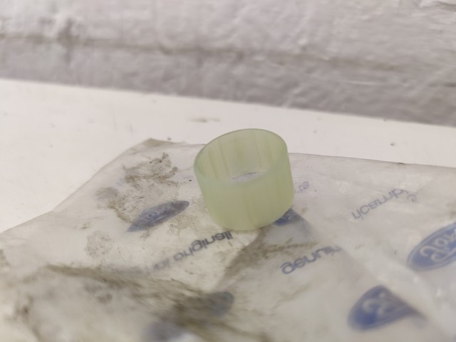 Genuine Ford C-max Galaxy S-max MONDEO Mk4 Focus Mk3 Fuel Injector Bush ...