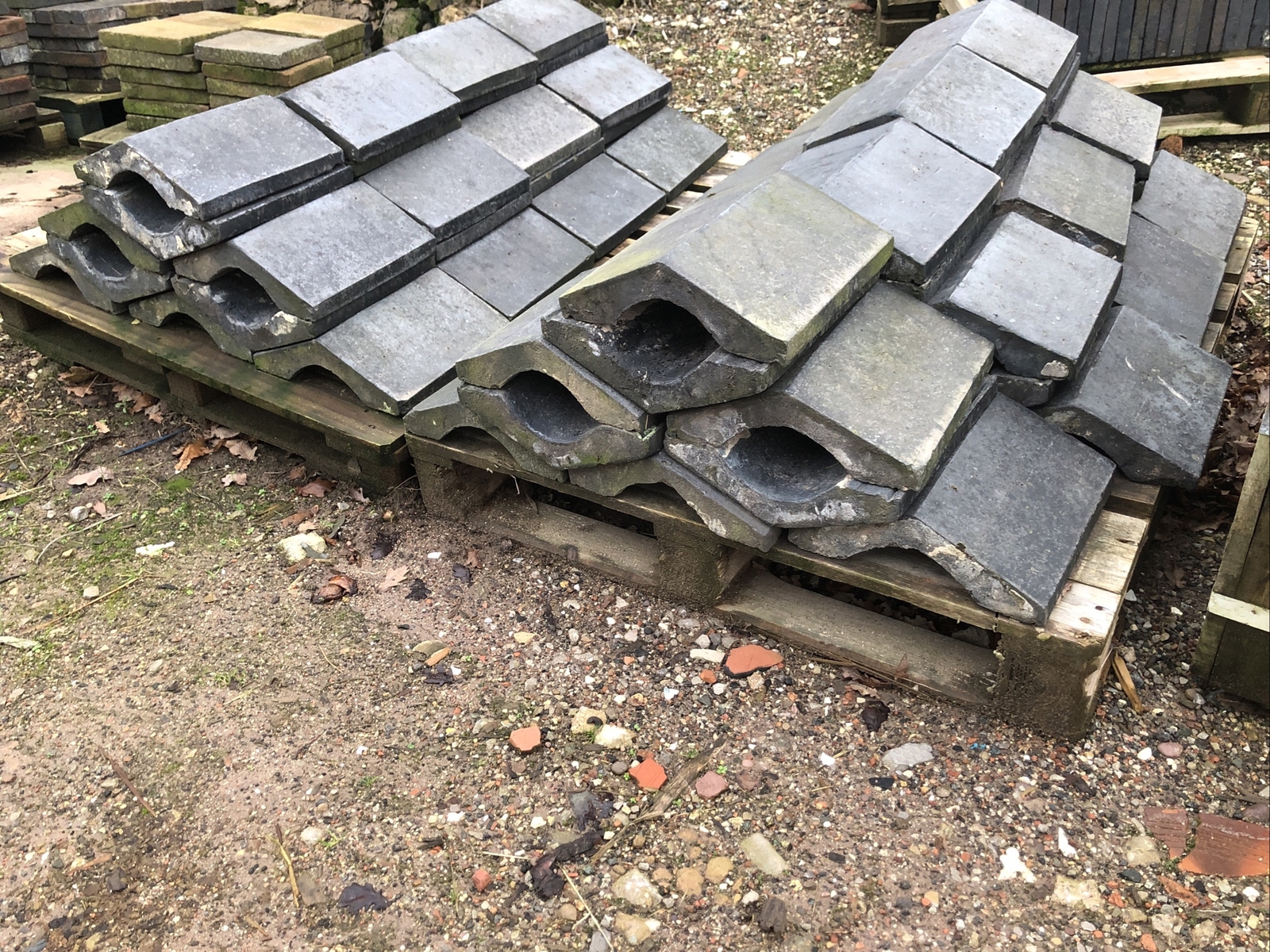 Reclaimed Victorian Staffordshire Blue / Red Wall coping Bricks Blue ...