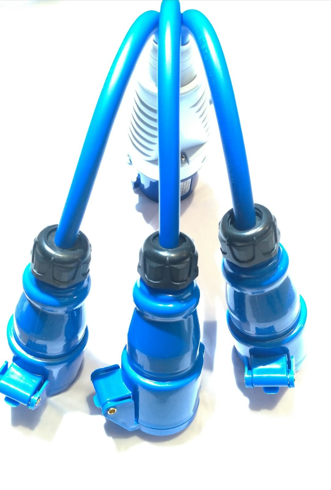 32 AMP TO 3 X 16 AMP SOCKETS BLUE SPLITTER 240V CARAVAN HOOK UP POWER ...