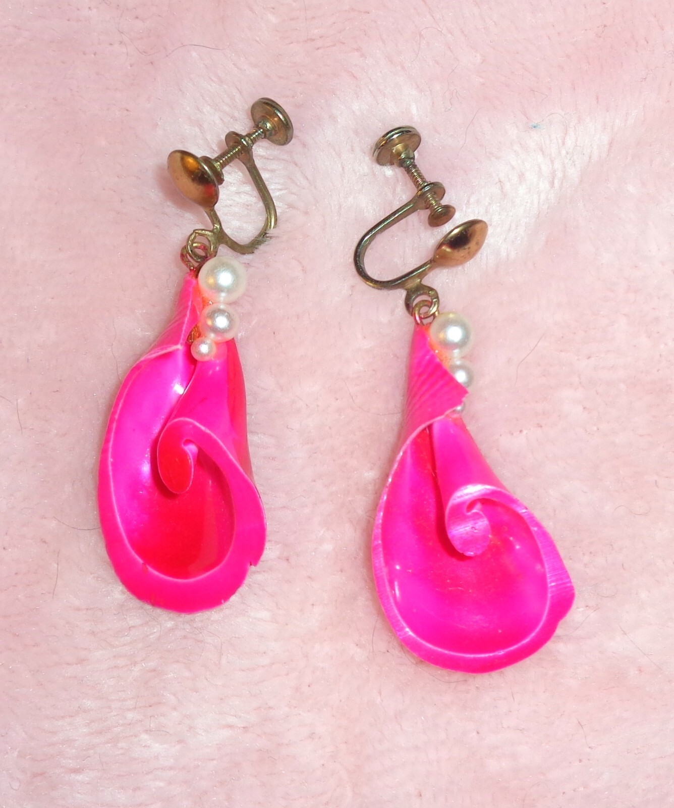 Unique Vintage Hot Pink Trumpet Lilly Shell Pearl Scr… - Gem
