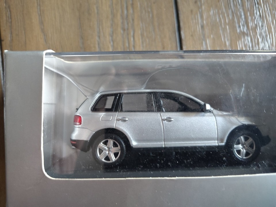 Minichamps Volkswagen Touareg V10 TDI Paul's Model Art 1:43 Scale New ...