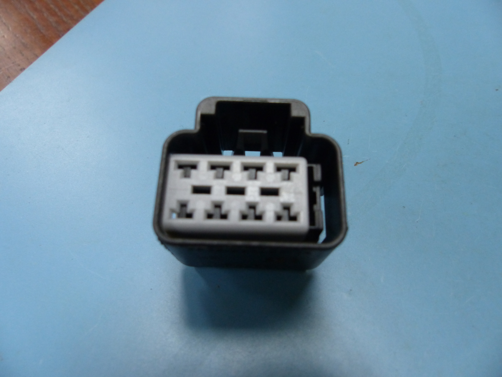 Delphi 15326924 Qty of 50 per Lot Automotive Connectors 8P FM BLK CONN ...