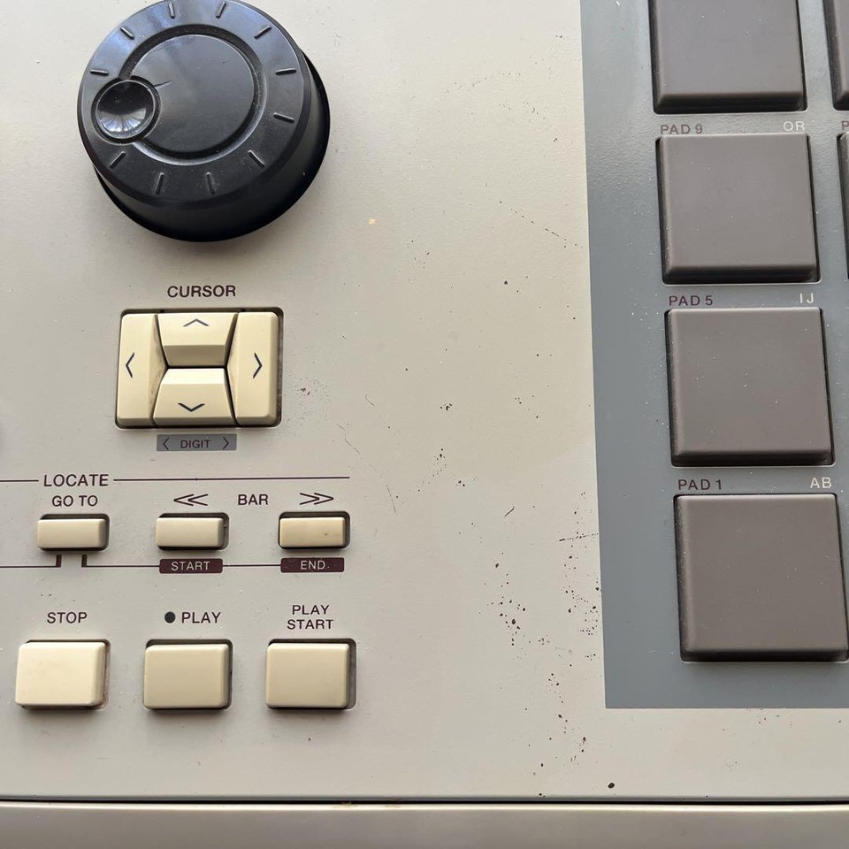 AKAI MPC 2000XL MIDI Production Center Sampler Sequencer Drum Machine ...