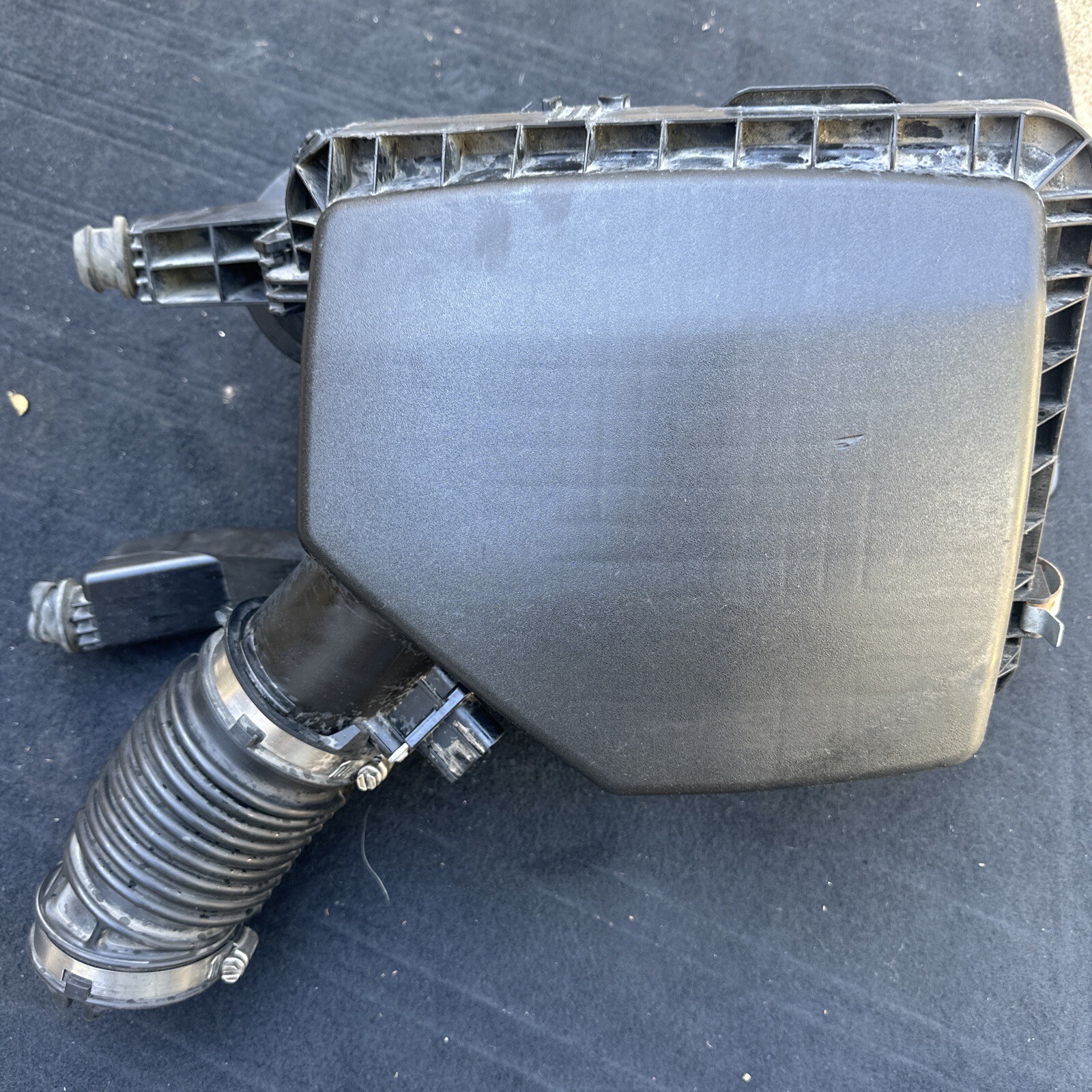 08 CHEVY MALIBU 2.4L Engine Air Cleaner Box New Style 25842348 Complete ...