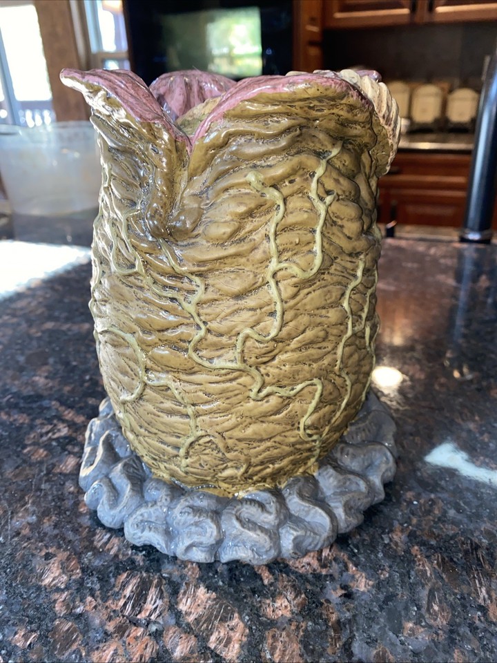 Alien Facehugger Xenomorph Egg Pod Vinyl Bank Diamond Select, Not Used ...