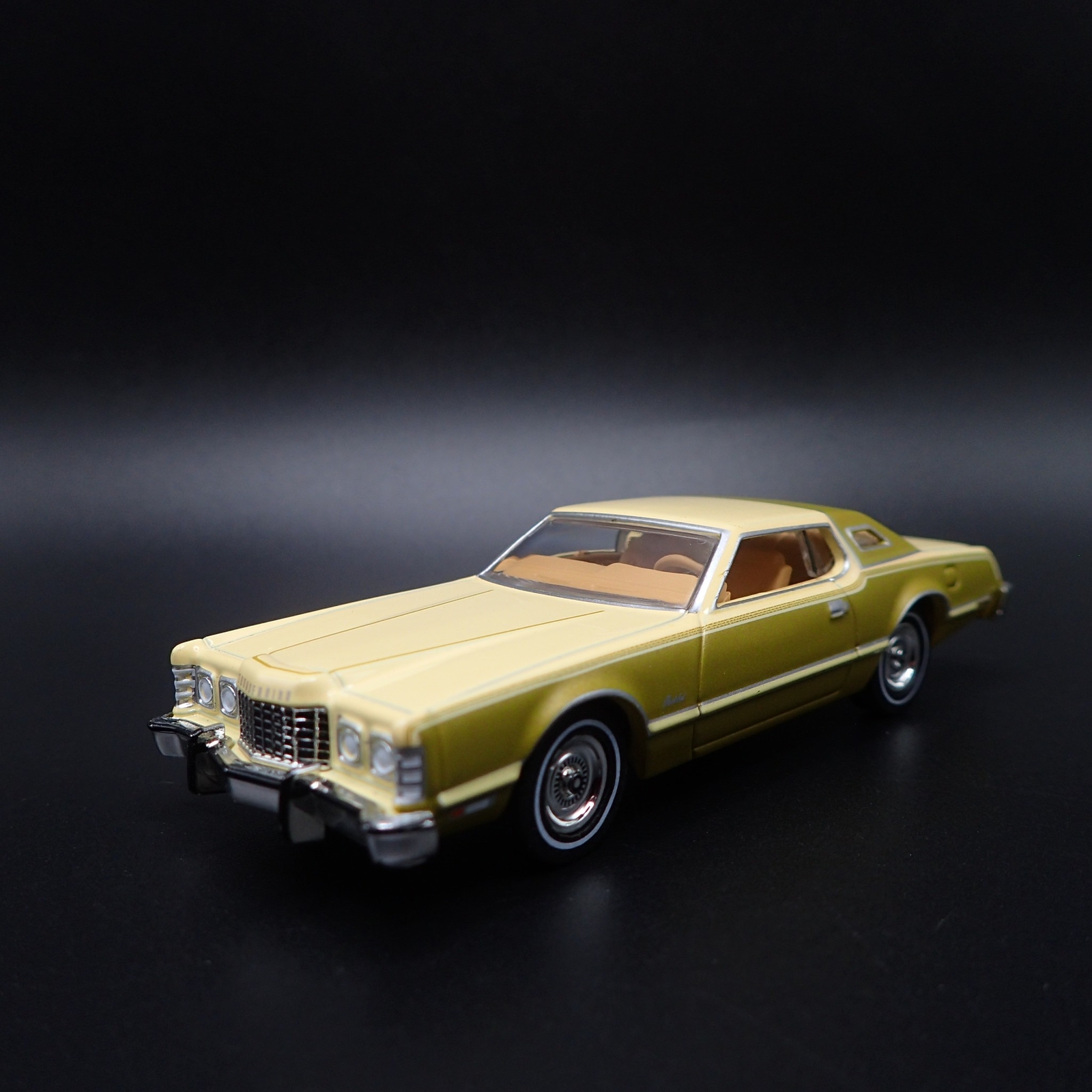 1976 76 FORD THUNDERBIRD RARE 1:64 SCALE COLLECTIBLE DIORAMA DIECAST ...