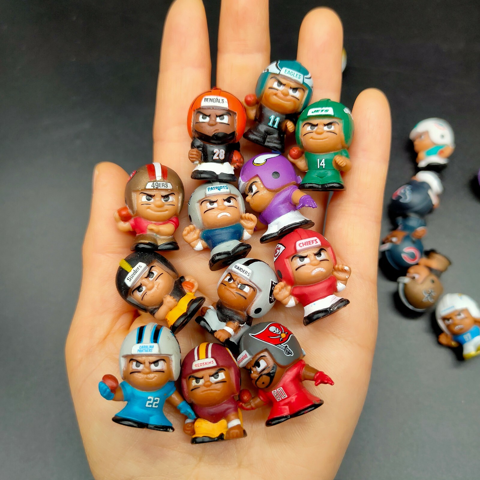 Send Random LOT 10pcs/set Teenymates NFL All Series 1" Mini Figures ...