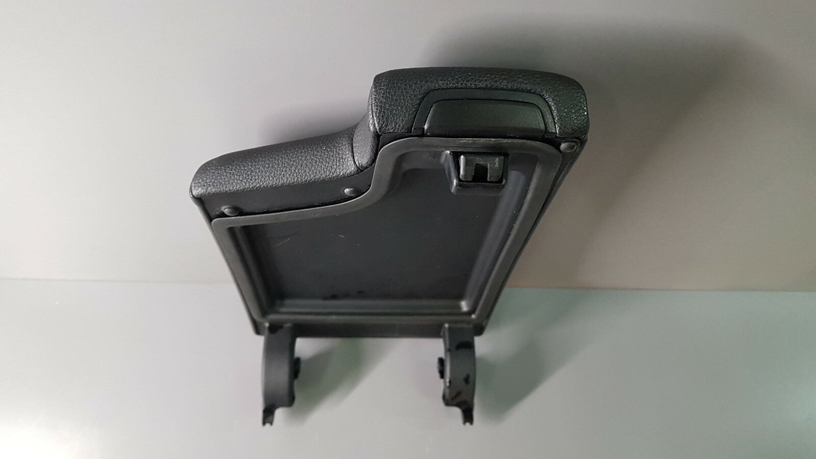 USED GENUINE BMW 3 SER E90 E91 E92 E93 CENTRE CONSOLE ARMREST BLACK RHD ...