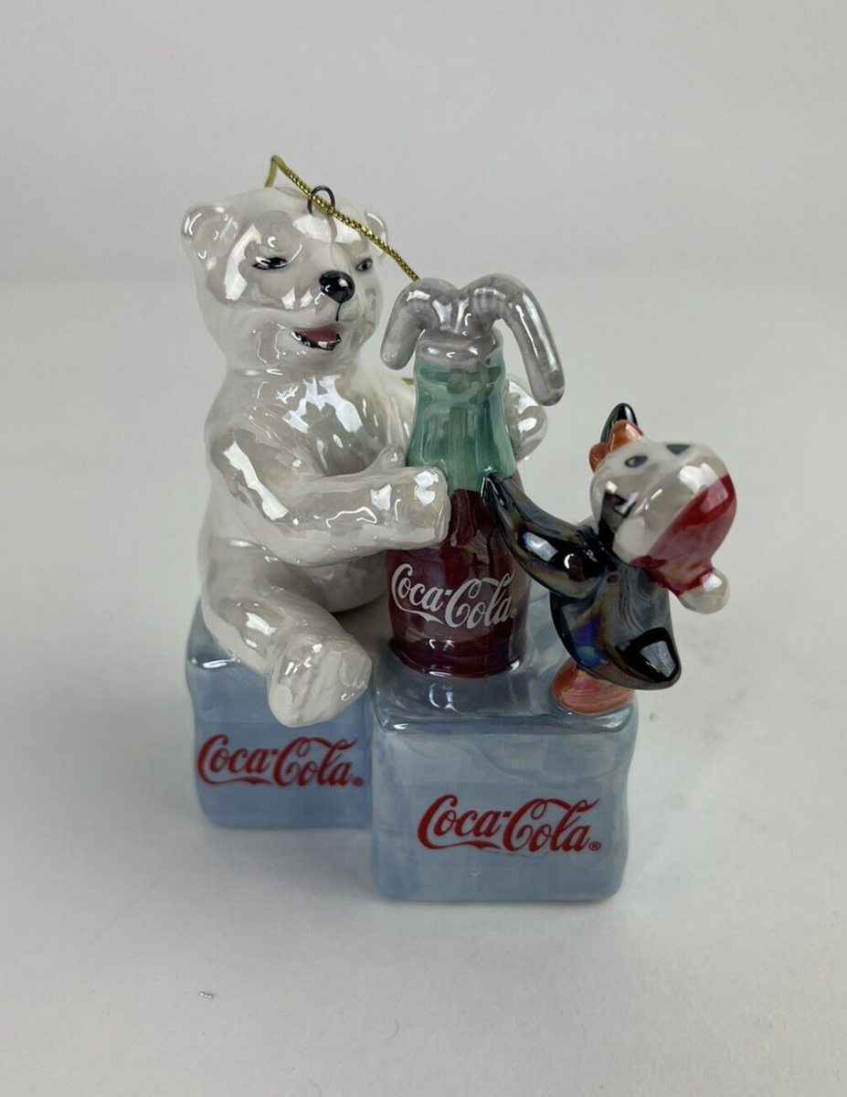 Urso Polar Bebendo Coca Cola