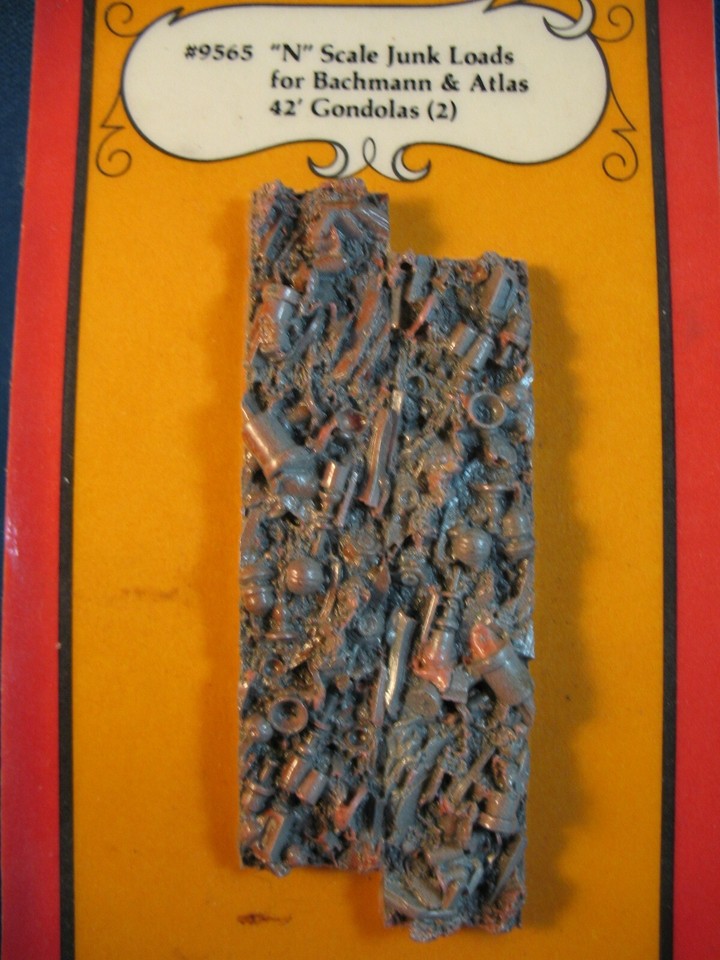 Chooch N Lumber flat car load #9525, & 42' gondola junk load 9565 New ...