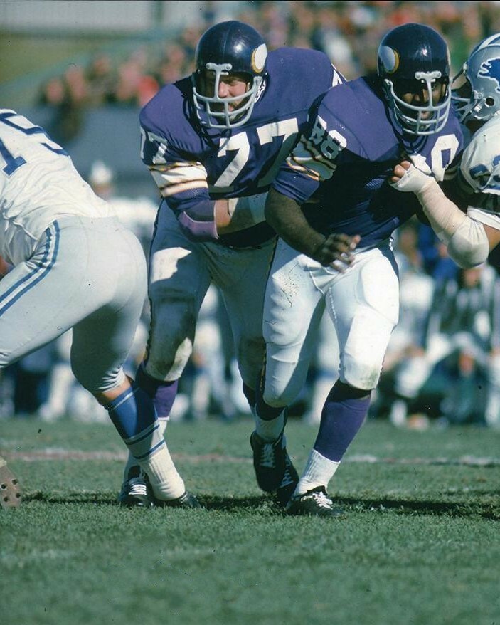 GARY LARSEN 8X10 PHOTO MINNESOTA VIKINGS PICTURE NFL FOOTBALL VS LIONS ...