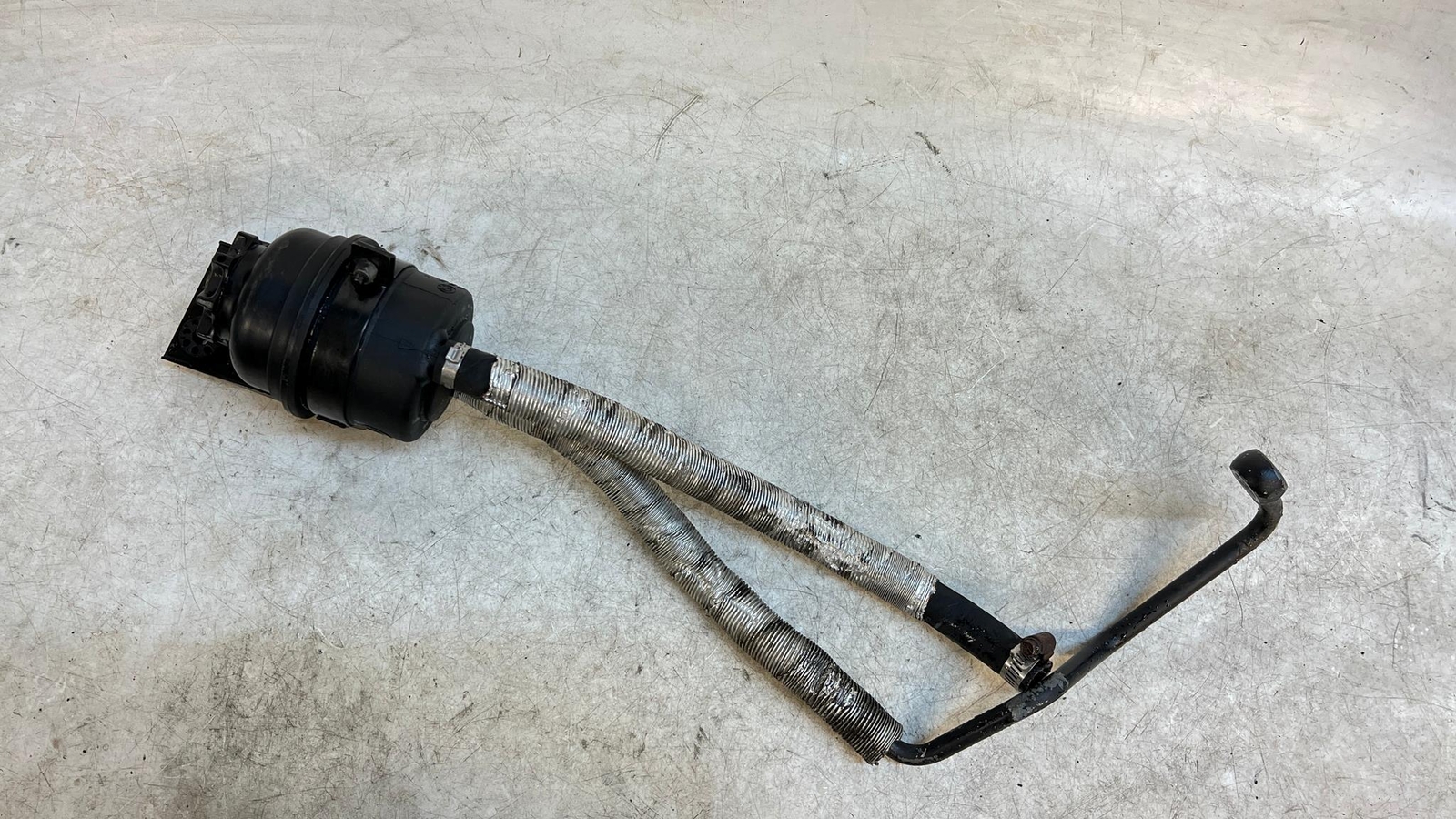 MINI R53 Cooper S Power Steering Reservoir W/Lines 32416754498 ...