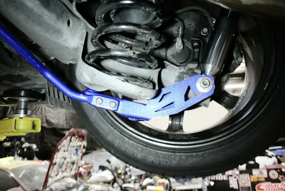Megan Racing Add-On Front Sway Bar Kit For Toyota Sienna 2011+ (FWD ...