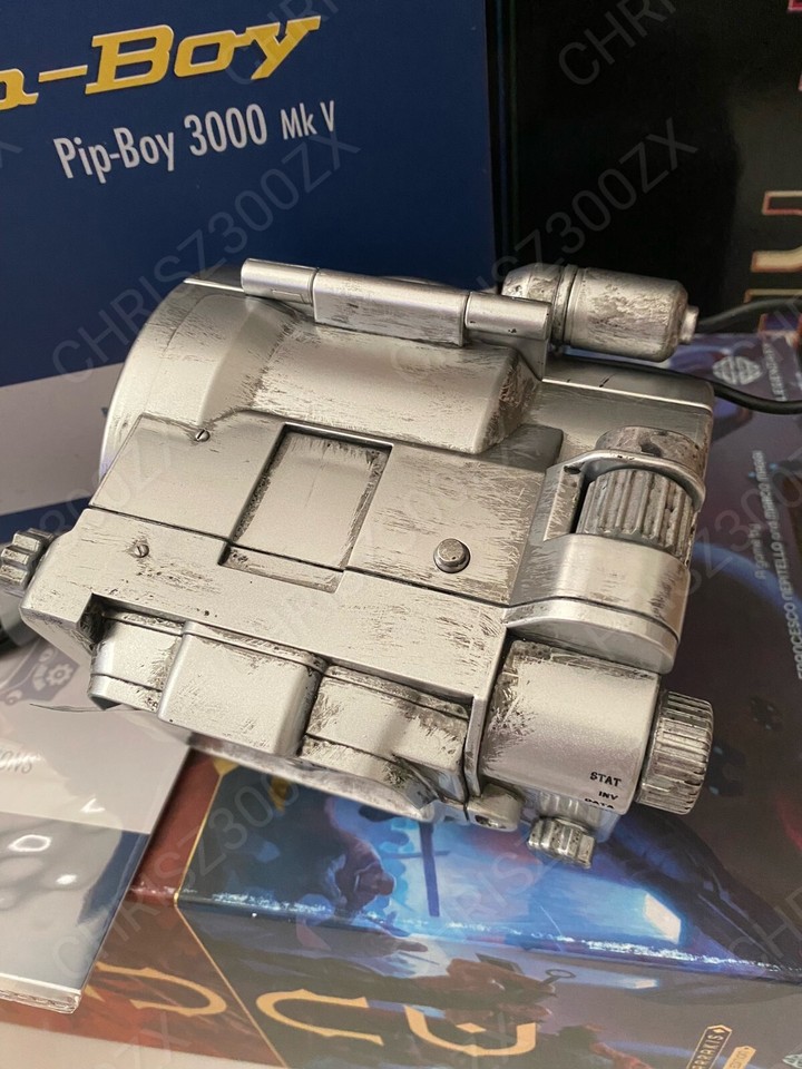Fallout Pip Boy 3000 MK V Die-Cast Replica Vault 33 Figure Wand Company ...