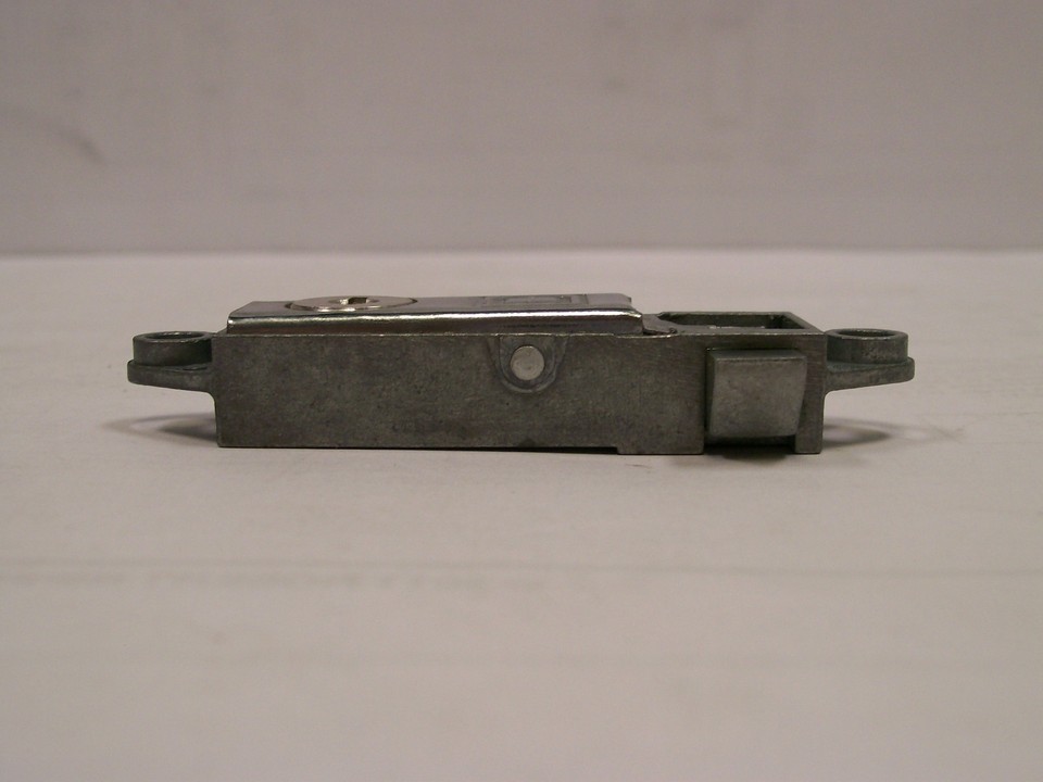 NEW TAKEOUT SQD Square D #80114-098-52 8011409852 Panelboard Lock w/1 ...