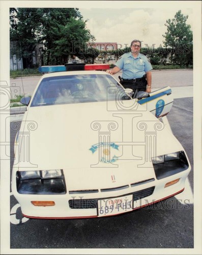 1989 Press Photo Constable Ed Brown with his customized '87 Camaro ...