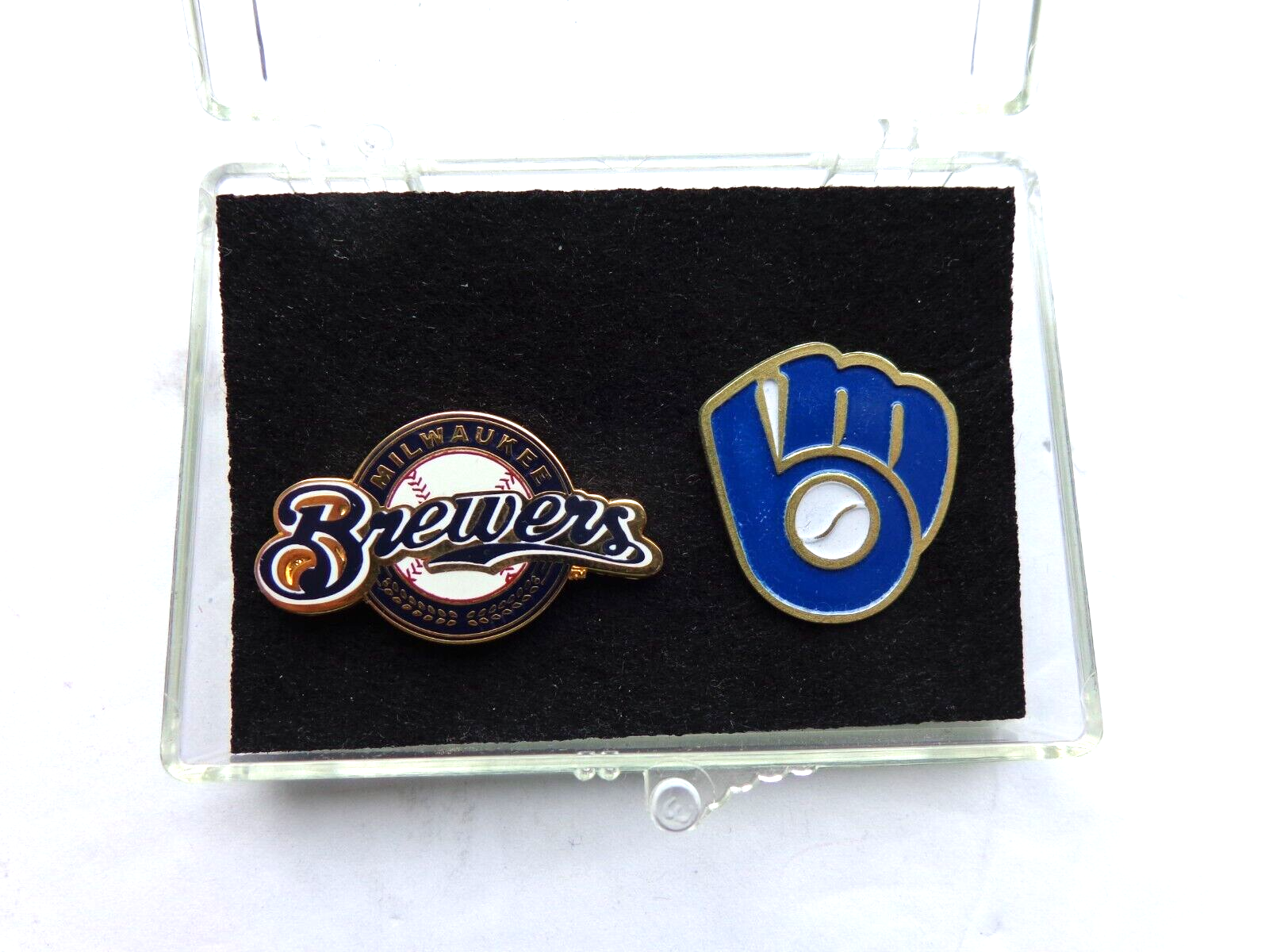 VINTAGE MLB MILWAUKE BREWERS Collectors Pins Set of 2 with Case All ...