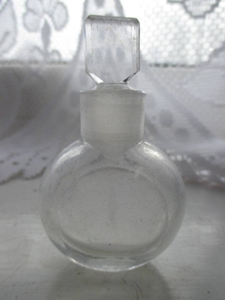 SMALL CHEMIST MEDICINE APOTHECARY CURE VINTAGE GLASS BOTTLE NOT POISON ...
