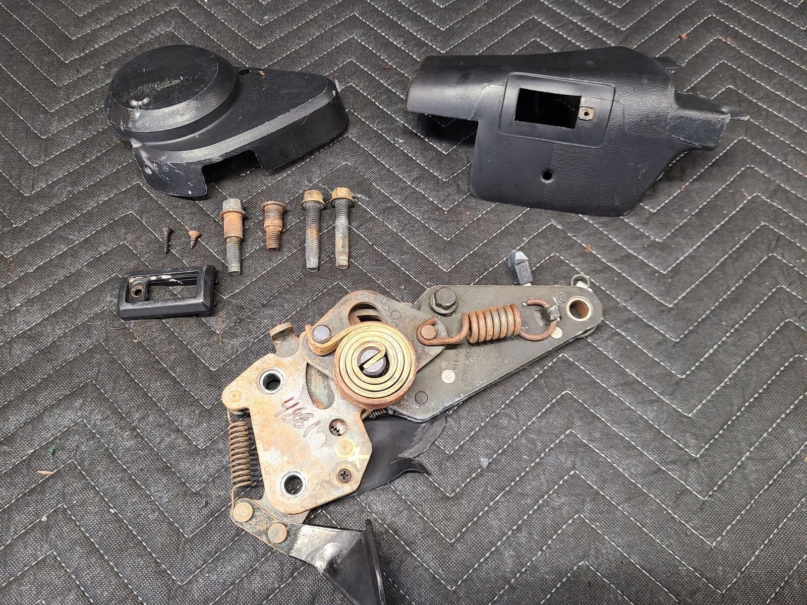 87-93 Ford Fox Body Mustang Front RH Seat Hinge Latch Recliner Lever ...