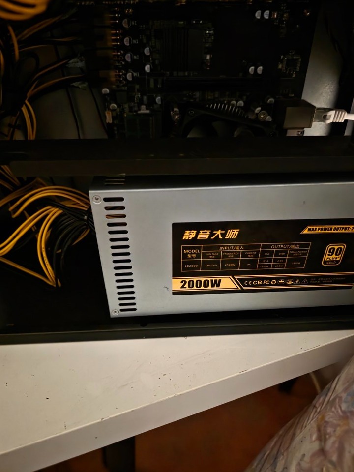 Mining rig 8 GPU – cage + PSU 2400W nuovo + motherboard (leggere bene ...