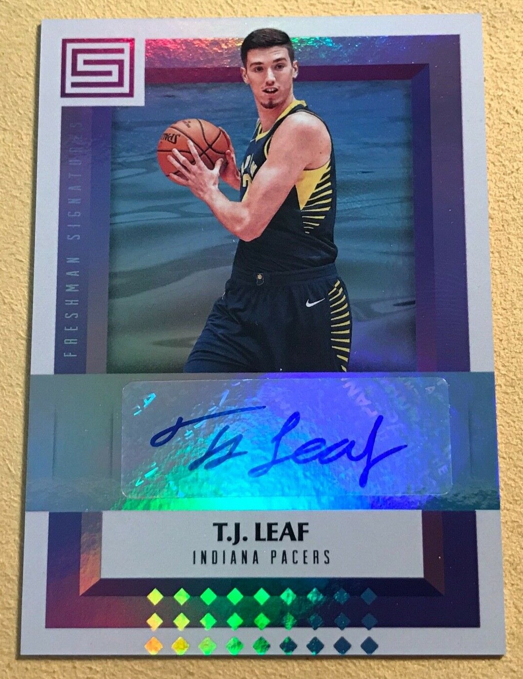 2017-18 Panini Status - Freshman Signatures T.J. Leaf #FS-TLG (AU, RC ...