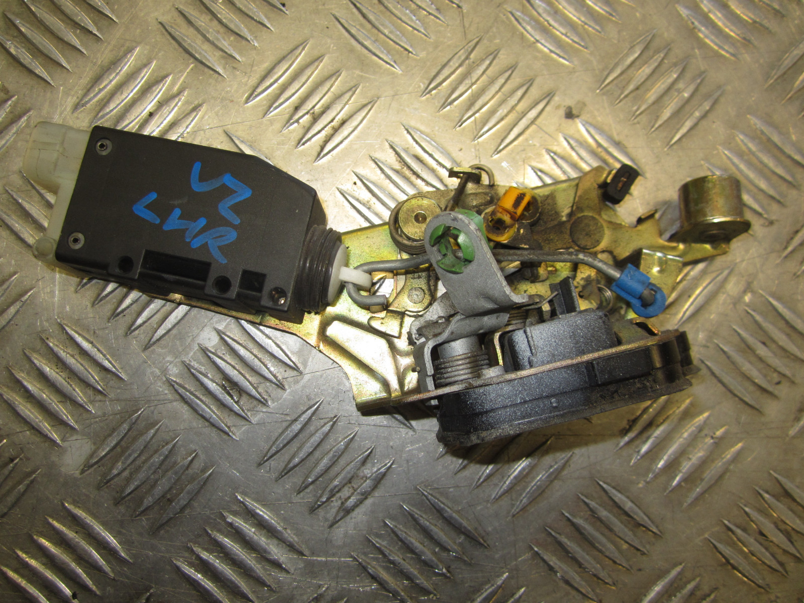 PASSENGER REAR DOOR LOCK ACTUATOR HOLDEN COMMODORE VT VX VU VY VZ WH WK ...