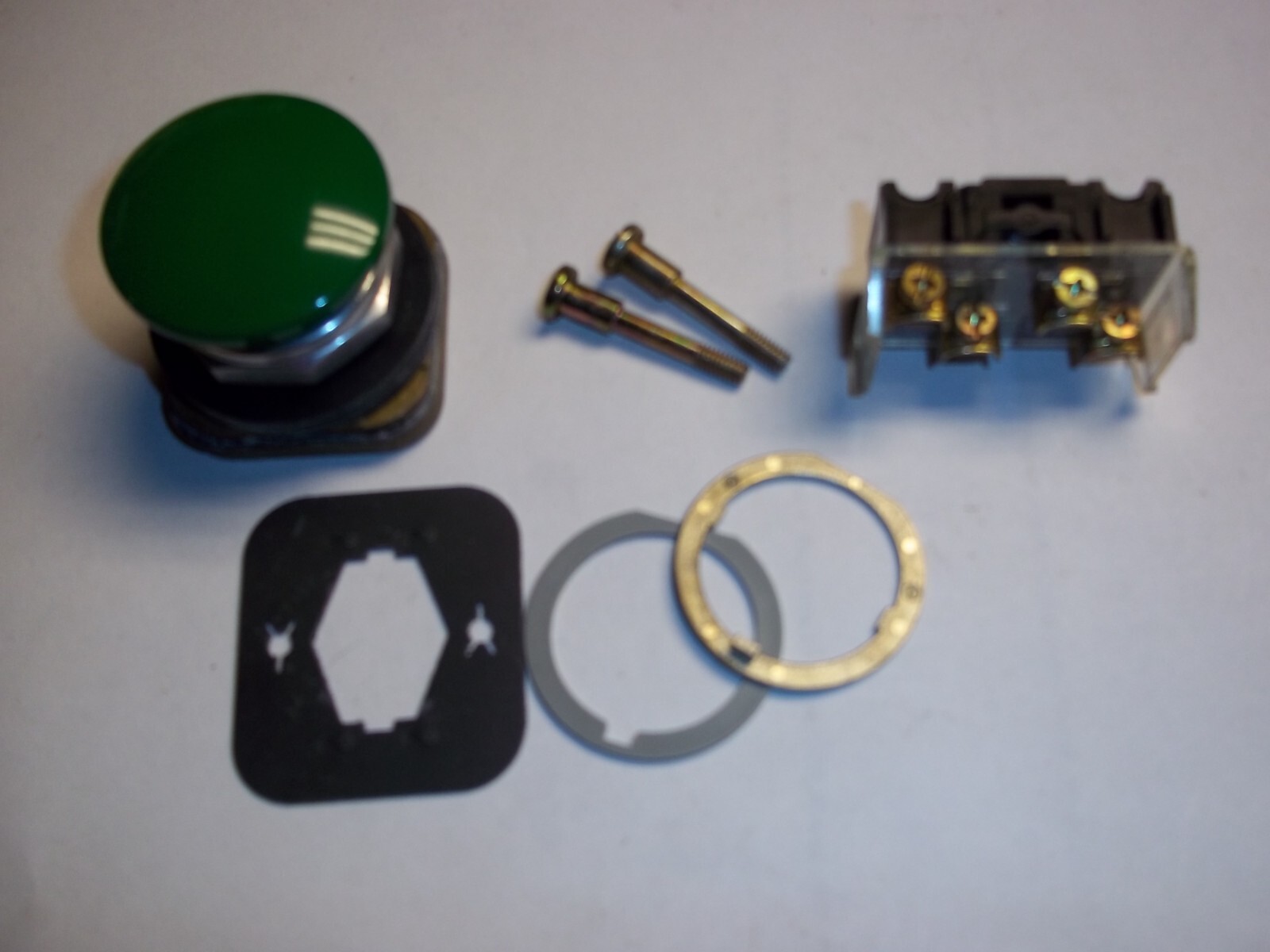 1 NEW No BOX Allen Bradley 800T Green Mushroom Head Button with 800T XA ...