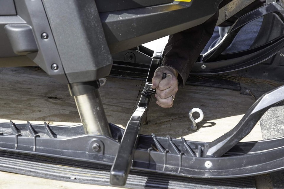 Heavy Duty Snowmobile Trailer Tie Down Bar Secure Kit for Traveling ...