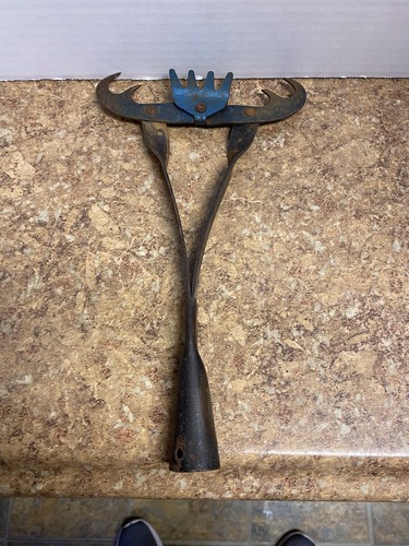 Vintage spring loaded Fish Frog Fishing Gaff Grabber Grapple Works ...