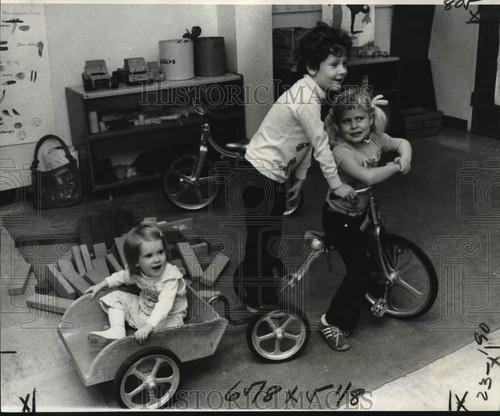 1978 Press Photo Jean Mark, Heidi Bjork, Laura Walker, play on bikes ...