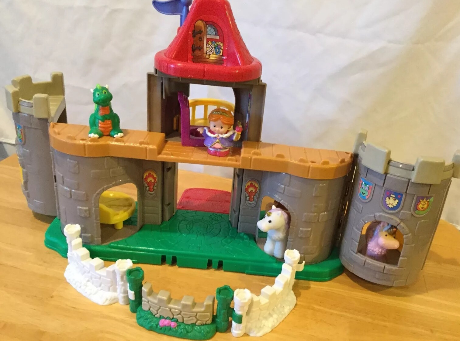 Fisher Price Little People Castle Horse People Gate Sound Movement | eBay