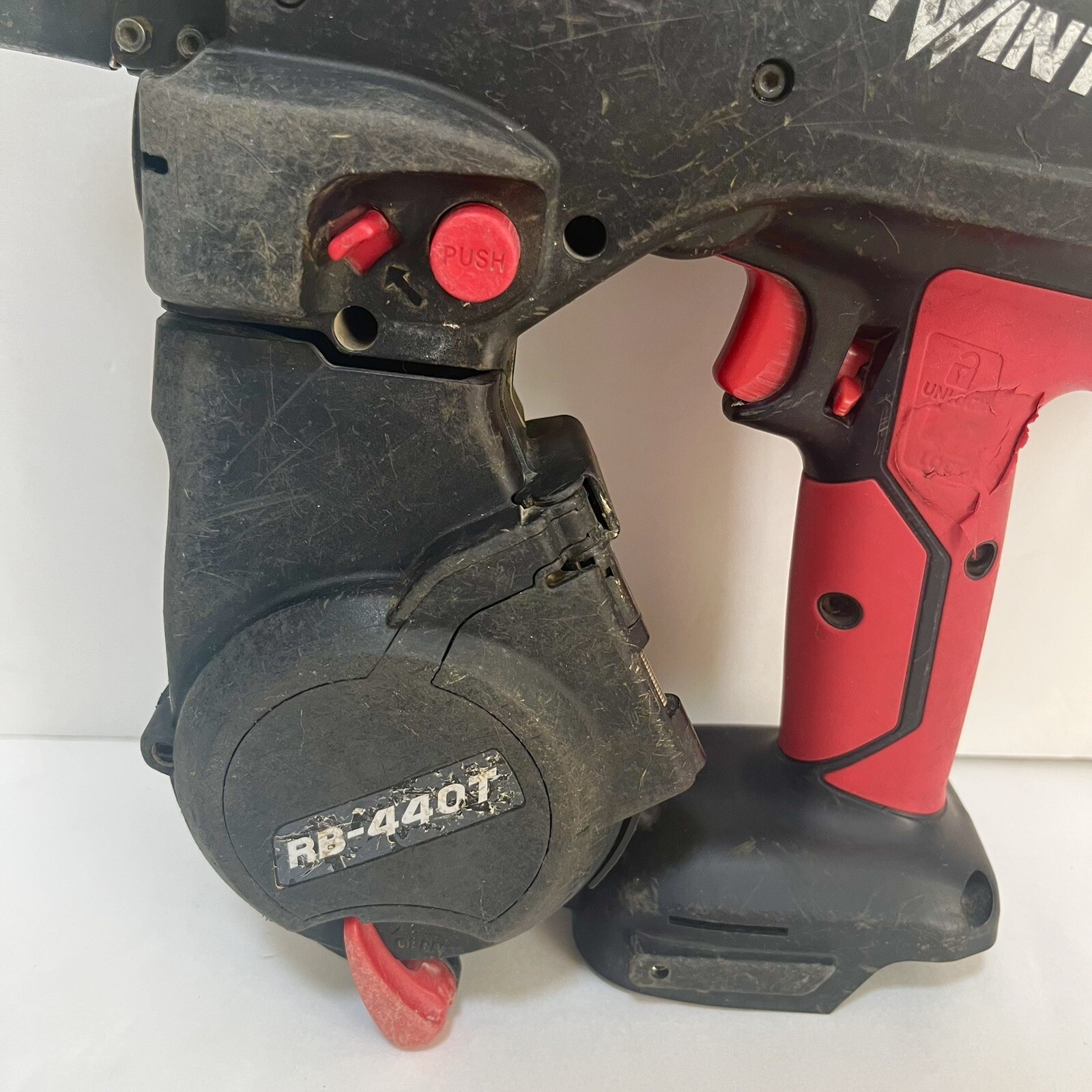 MAX RB440T Rebar Tier Rebar tying machine with Batteries / Charger / RB ...