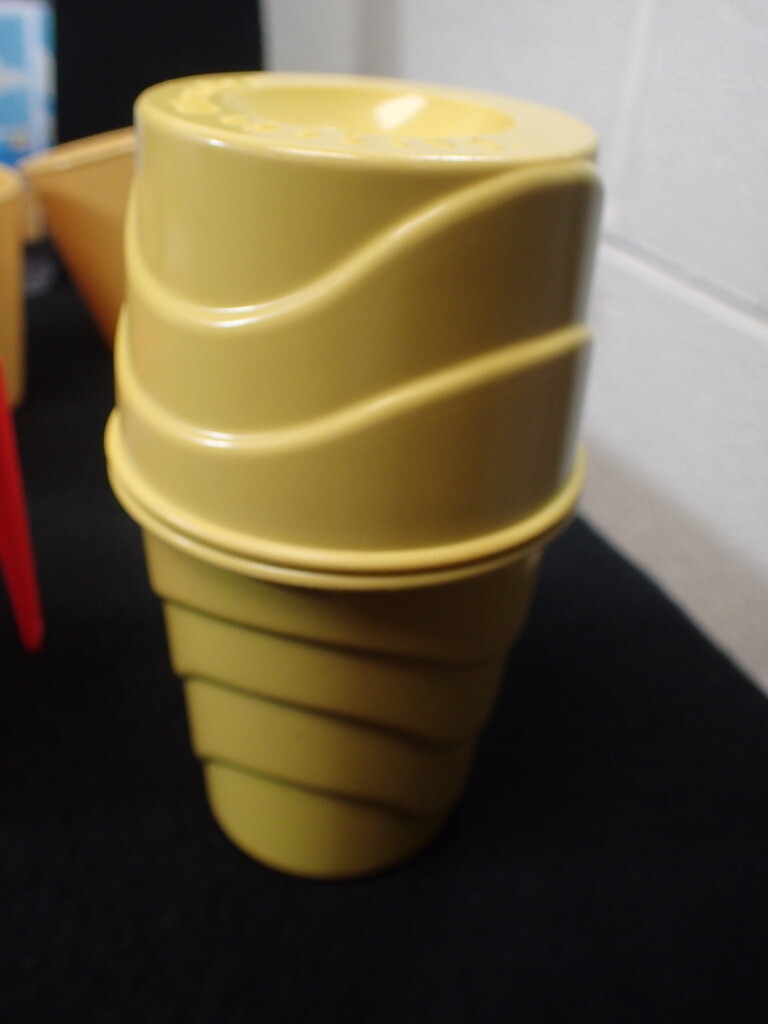 large lot of 22 Vintage Plastic Ware Tumblers Cups Mugs Tupperware ...