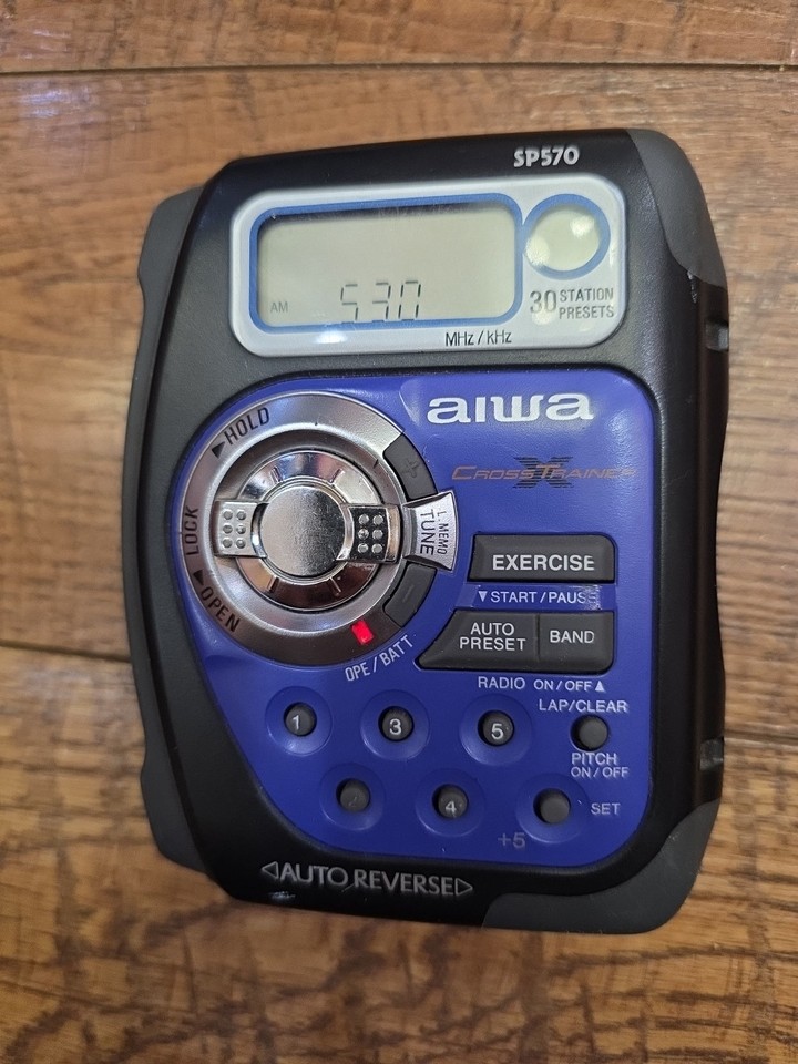 Aiwa HS-SP570 Cross x Trainer AM/FM Radio Stereo Cassette Player ...