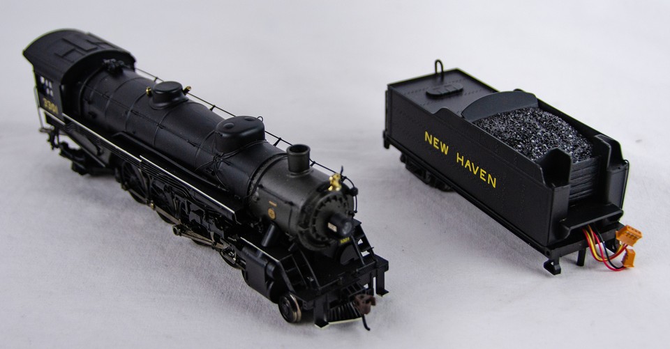 Spectrum 1:87 Scale New Haven Mountain Locomotive Diecast Model Train ...