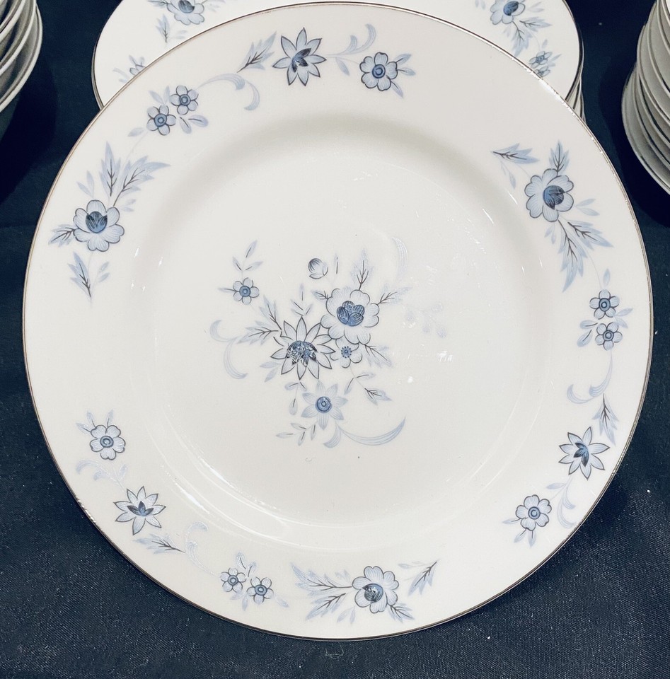 VINTAGE NASCO Dinnerware CHAMPLAIN Blue Flowers Fine China JAPAN 26 ...