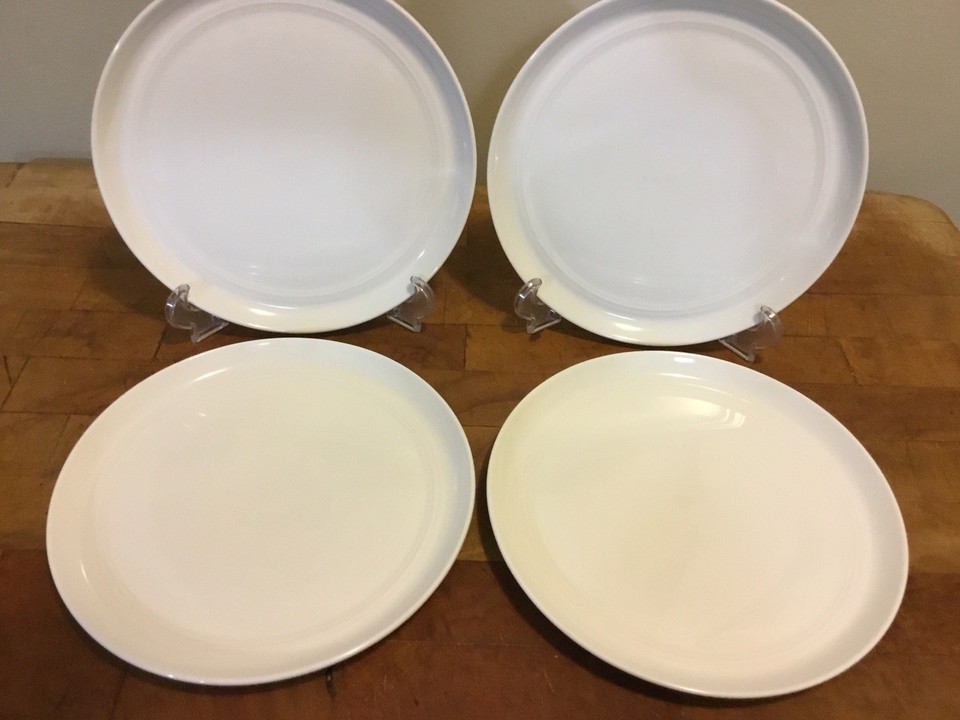 Set of 4 Crate & Barrel Aaron Probyn Hue Collection 8-1/4" White Plates ...