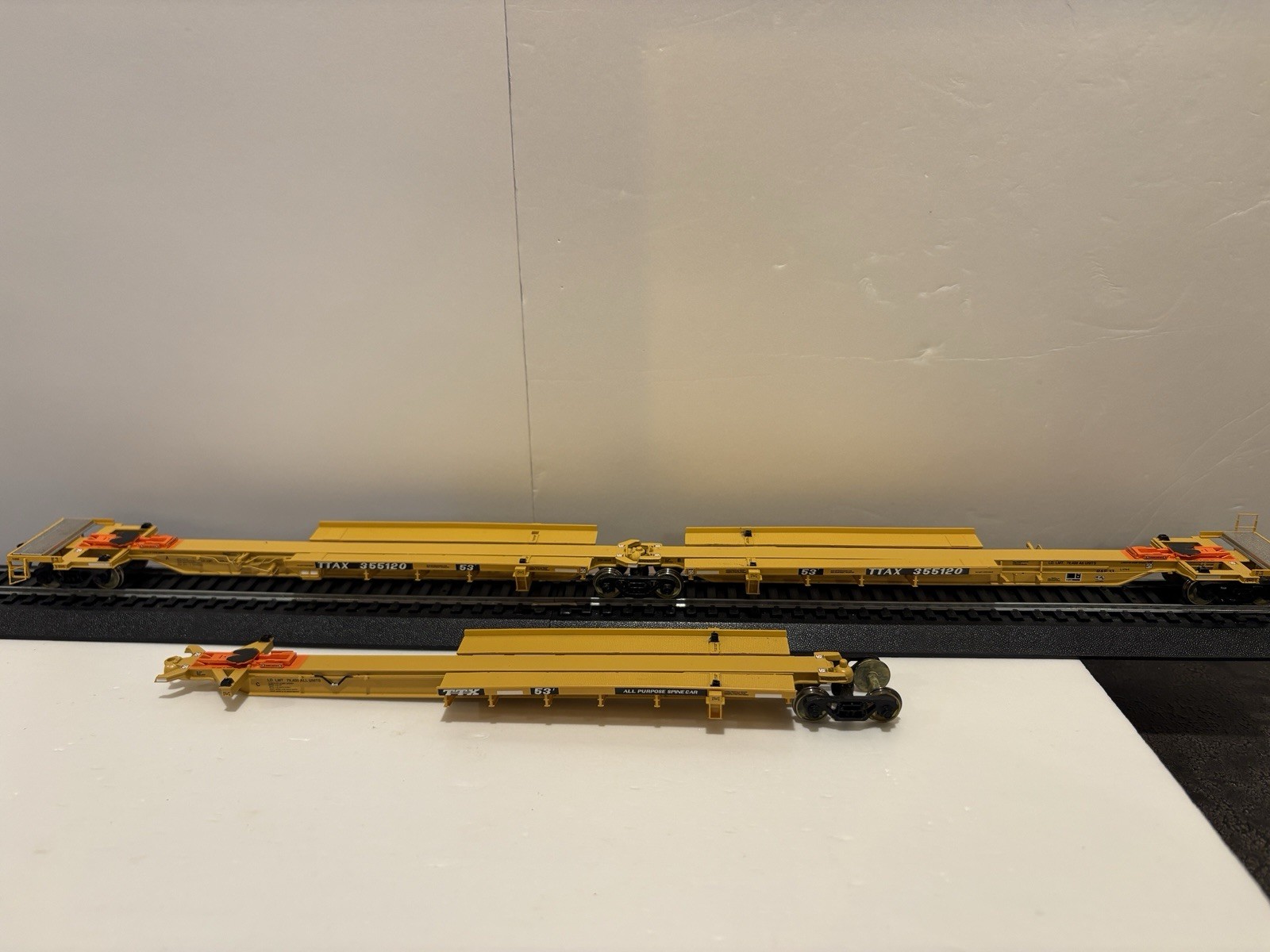 HO Bowser TTAX 3-Unit Trinity 53' RAF 33C Spine Car #355120 Kadees ...